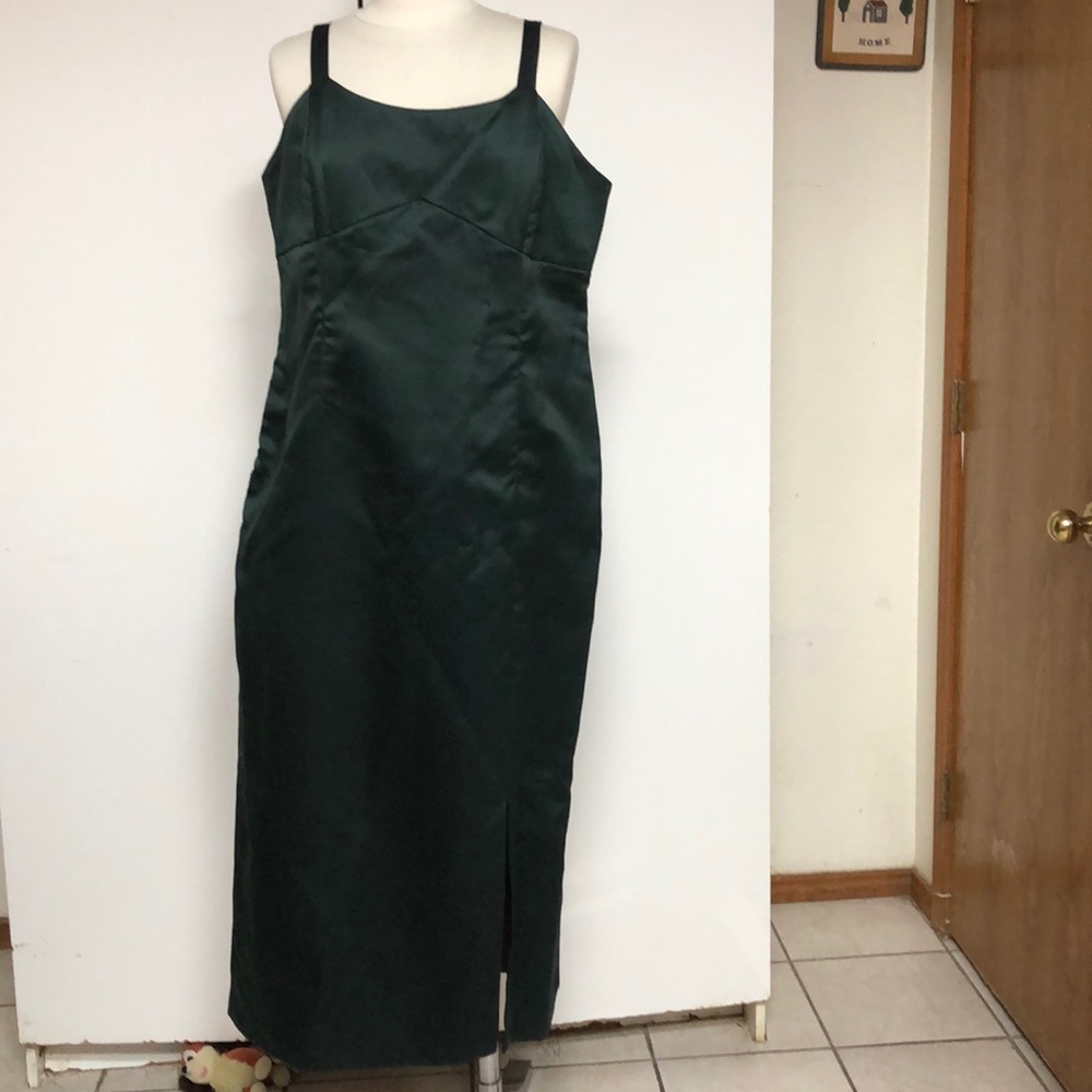 Ladies Plus Size Emerald Green Gown. - Gem